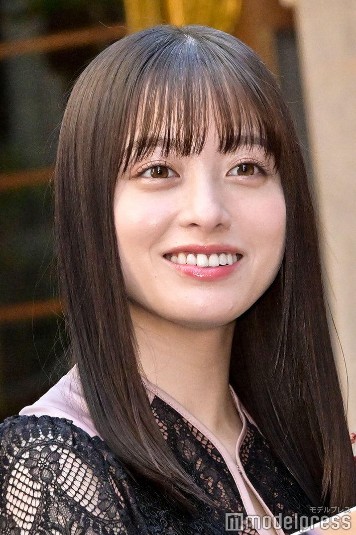 (画像34/56) 橋本環奈、素肌際立つオフショルドレス姿「撃ち抜かれる可愛さ」「ビジュ天才」と反響 - モデルプレス