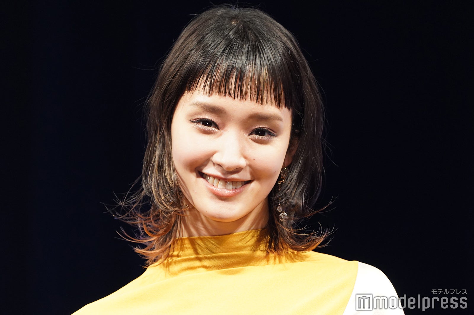 画像17 20 剛力彩芽、美ウエストのぞく大胆パーカー姿が話題「服どうなってるの?」「オシャレすぎる」 モデルプレス