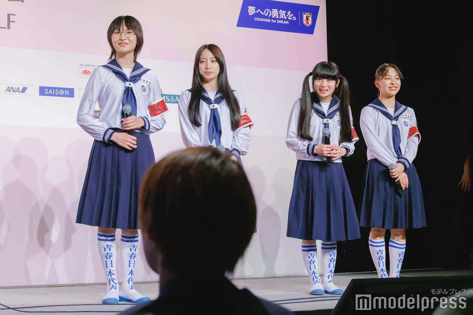 (画像22/33) 新しい学校のリーダーズ・SUZUKA、スカート捲し上げた美脚ショット公開 - モデルプレス