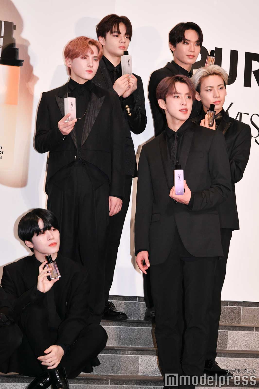(画像6/91) JO1「YSL」とパートナーシップ締結 黒スーツ姿で登壇 - モデルプレス