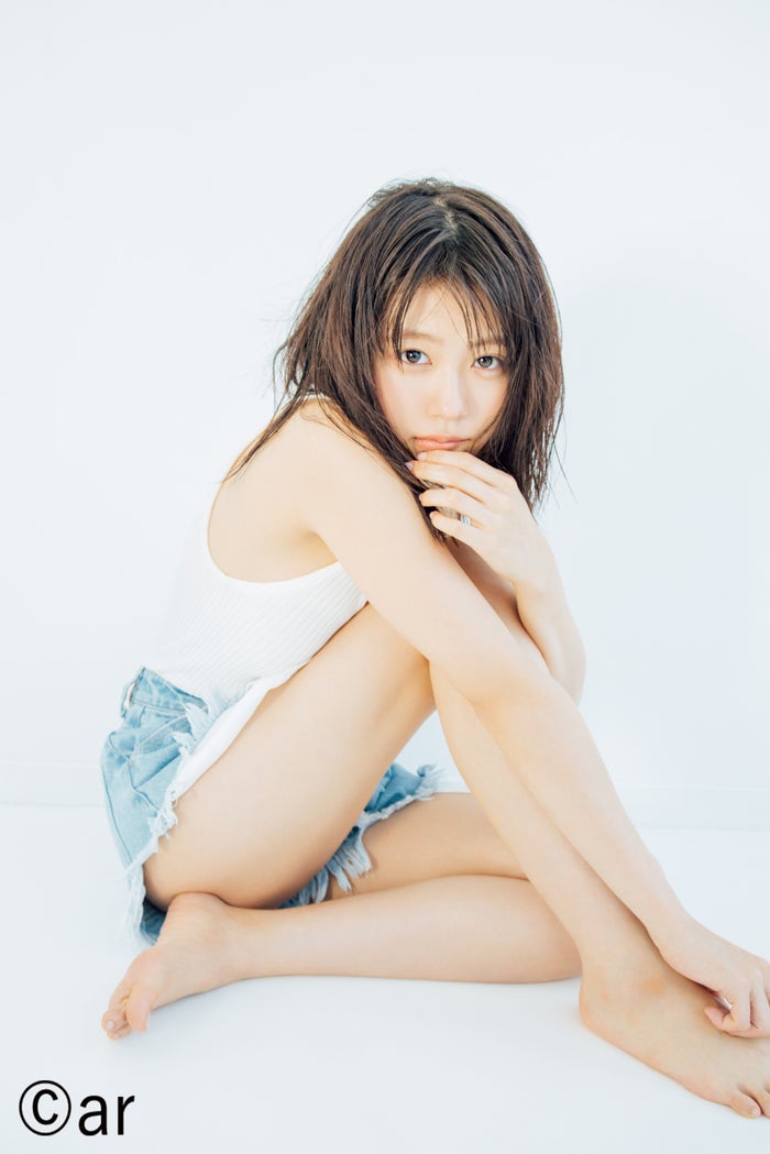 有村架純、水着で胸元チラリ “お色気かすみん”フェロモン放つ モデルプレス