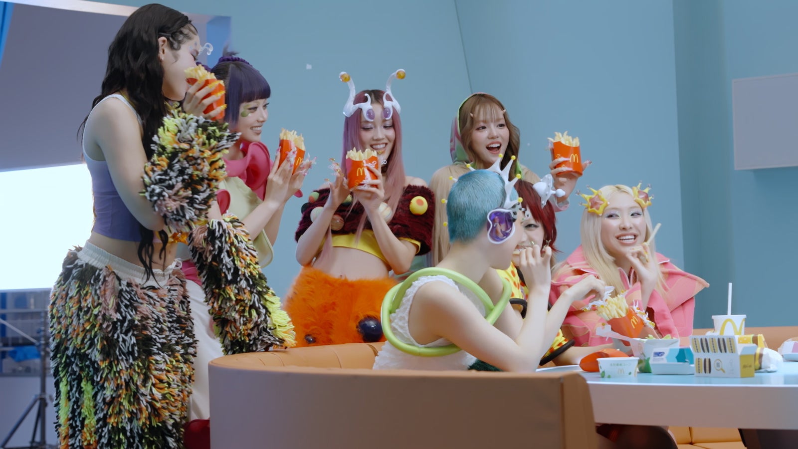 (画像8/12) XG、初のTVCM出演 マクドナルドで個性的な宇宙人スタイル - モデルプレス