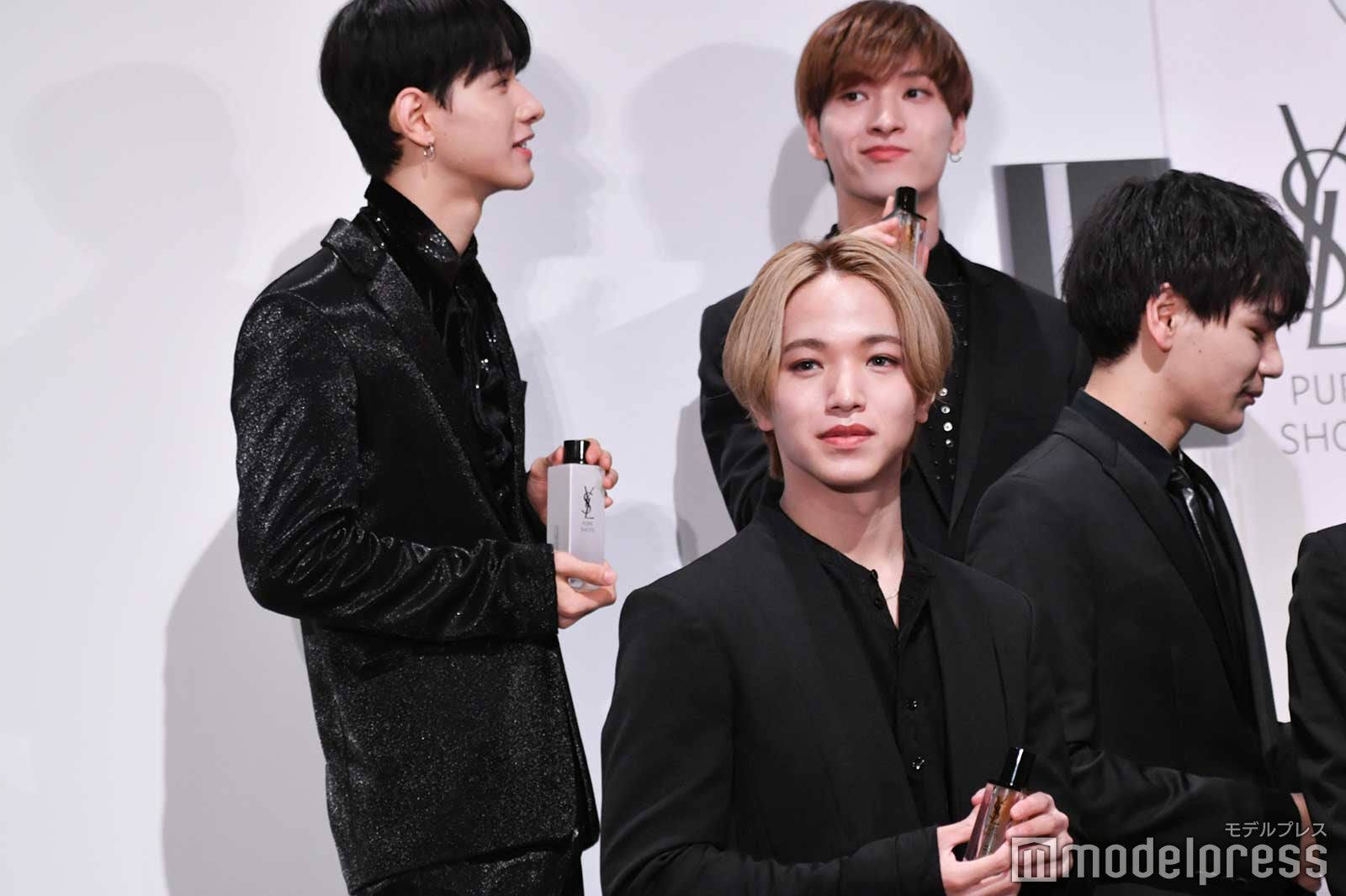 (画像40/91) JO1「YSL」とパートナーシップ締結 黒スーツ姿で登壇 - モデルプレス