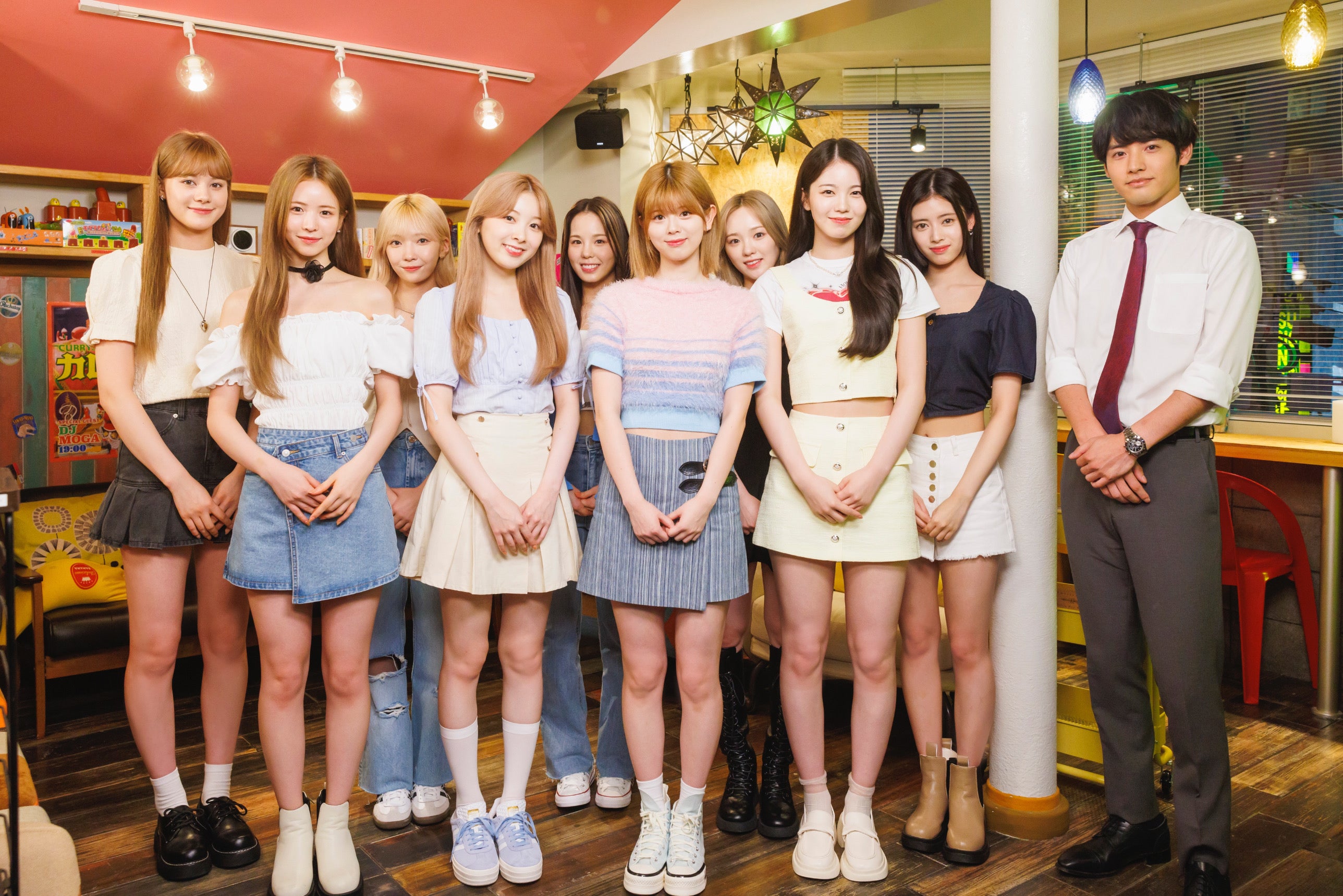 (画像1/1) NiziU「こっち向いてよ向井くん」撮影現場を表敬訪問 赤楚衛二「めちゃくちゃ緊張」 - モデルプレス