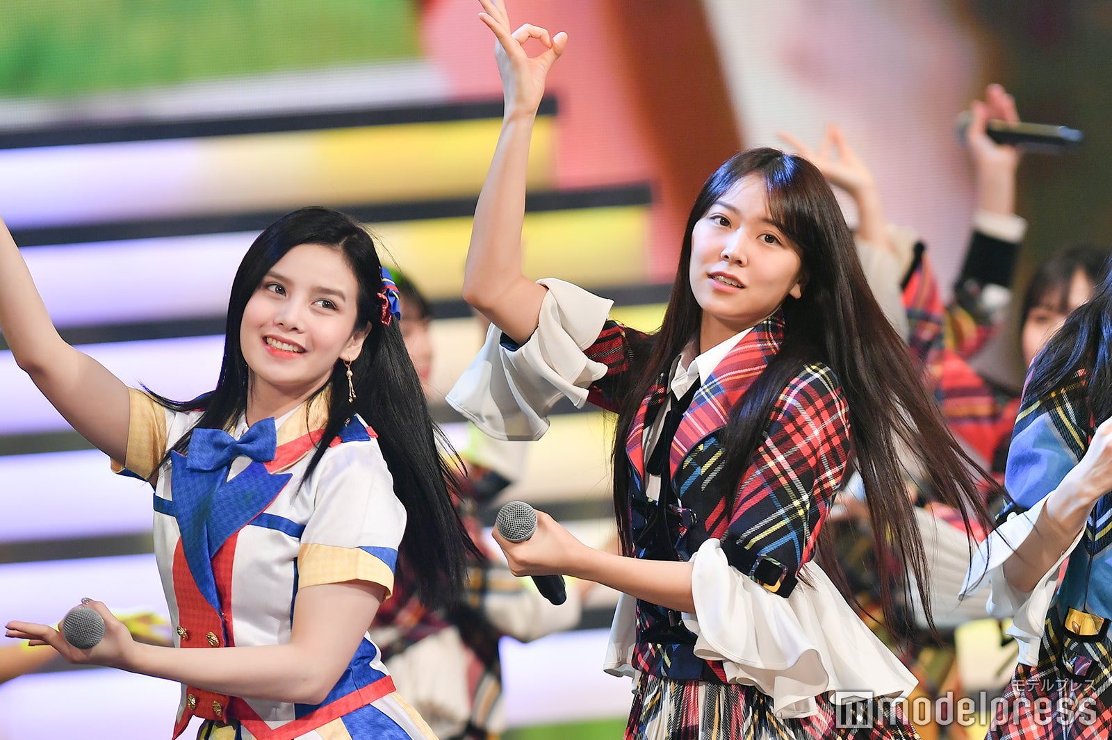 (画像29/52) AKB48向井地美音の“通訳”にウッチャン驚き 世界8都市エースと「恋チュン」＜紅白本番＞ - モデルプレス