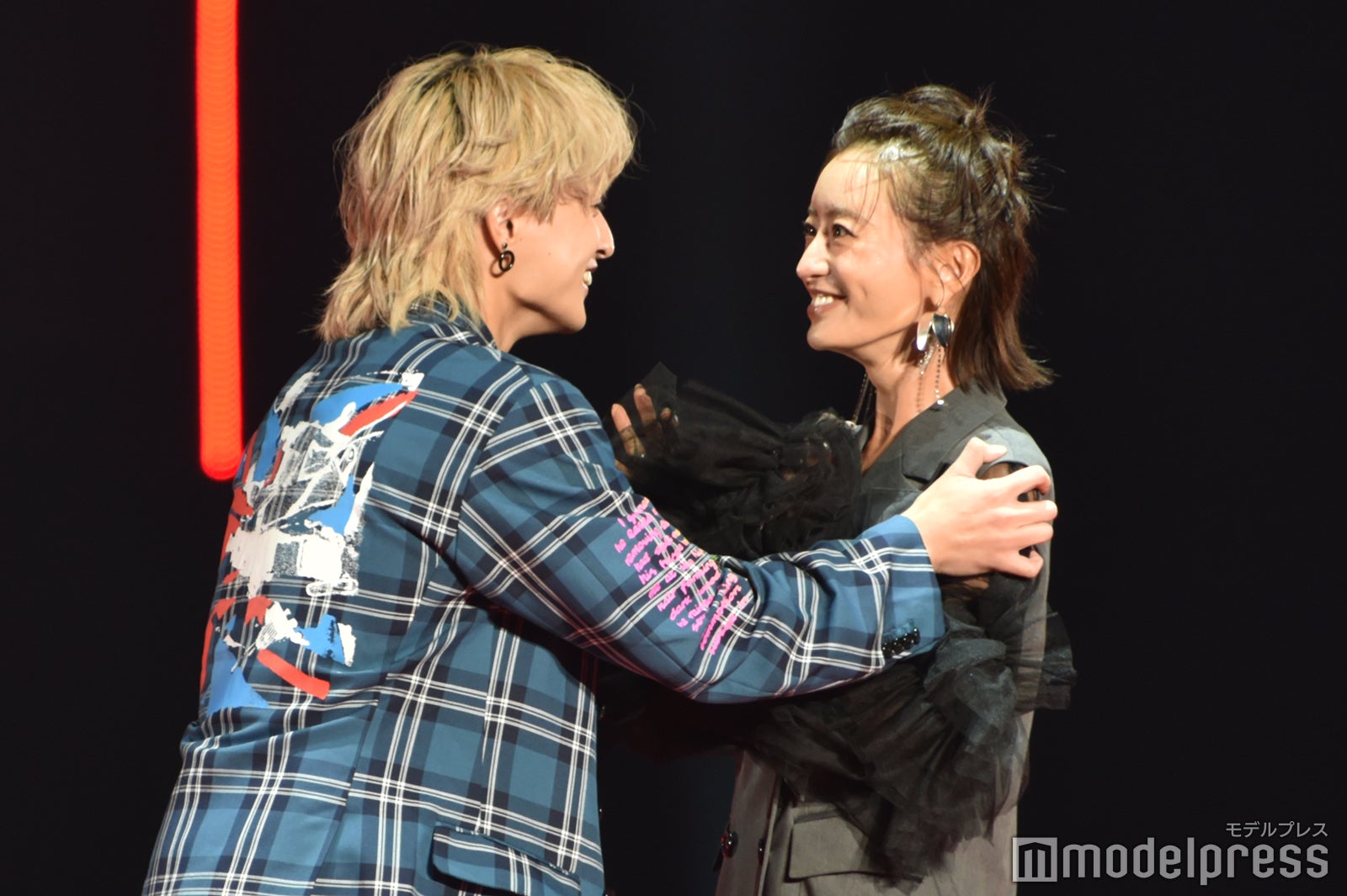 (画像1/8) GENERATIONS白濱亜嵐、松本まりかとキス寸前？ “イチャイチャ”ランウェイに黄色い歓声【TOKYO GENERATIONS COLLECTION】 - モデルプレス