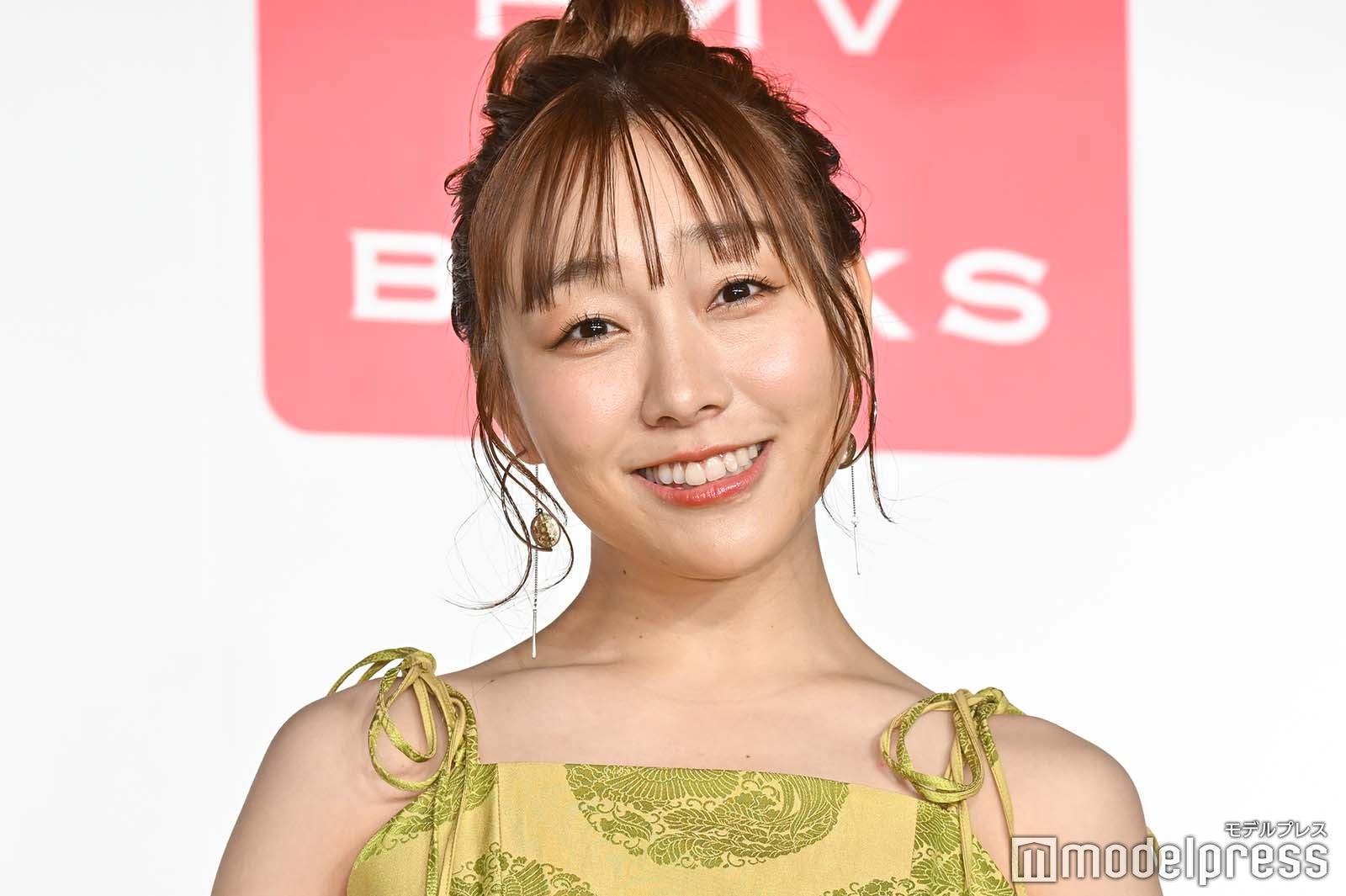 画像1 27 須田亜香里、ユニフォーム姿でスラリ美脚披露「スタイル良すぎ」「綺麗」と反響 モデルプレス