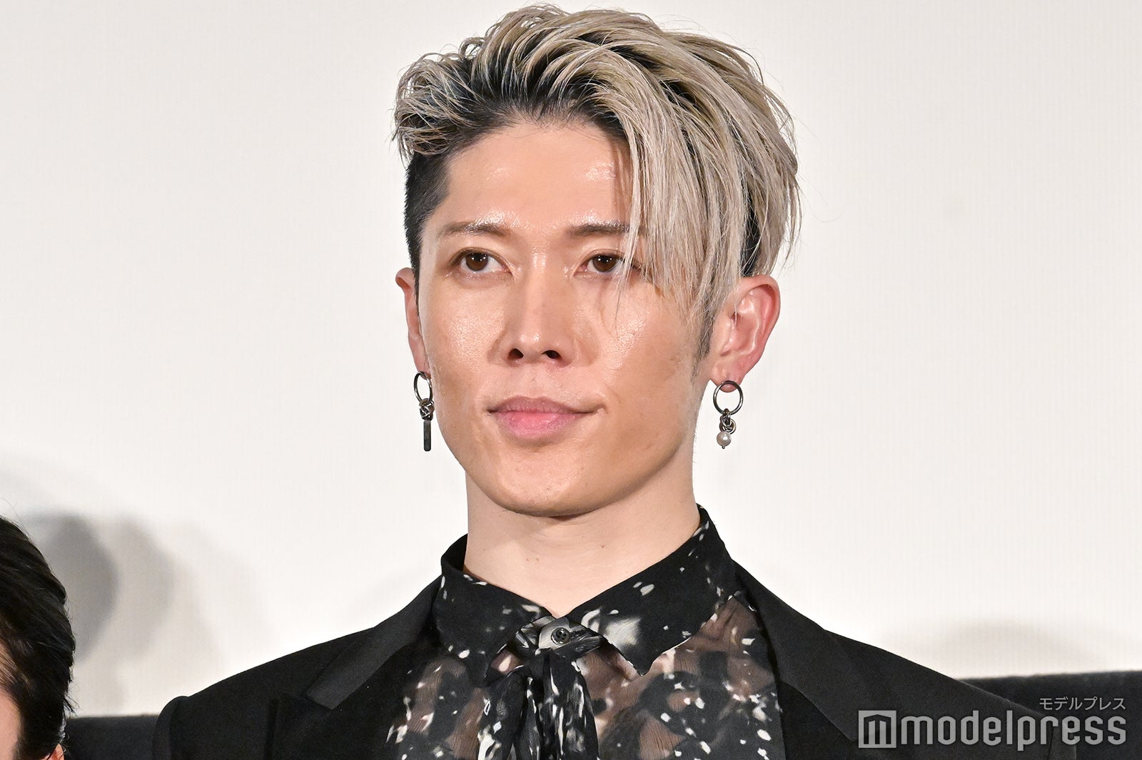 MIYAVI、次女の近影公開「すっかり大きくなりました」成長ぶりに驚きの声「本当にそっくり」「手足が長い」 - モデルプレス