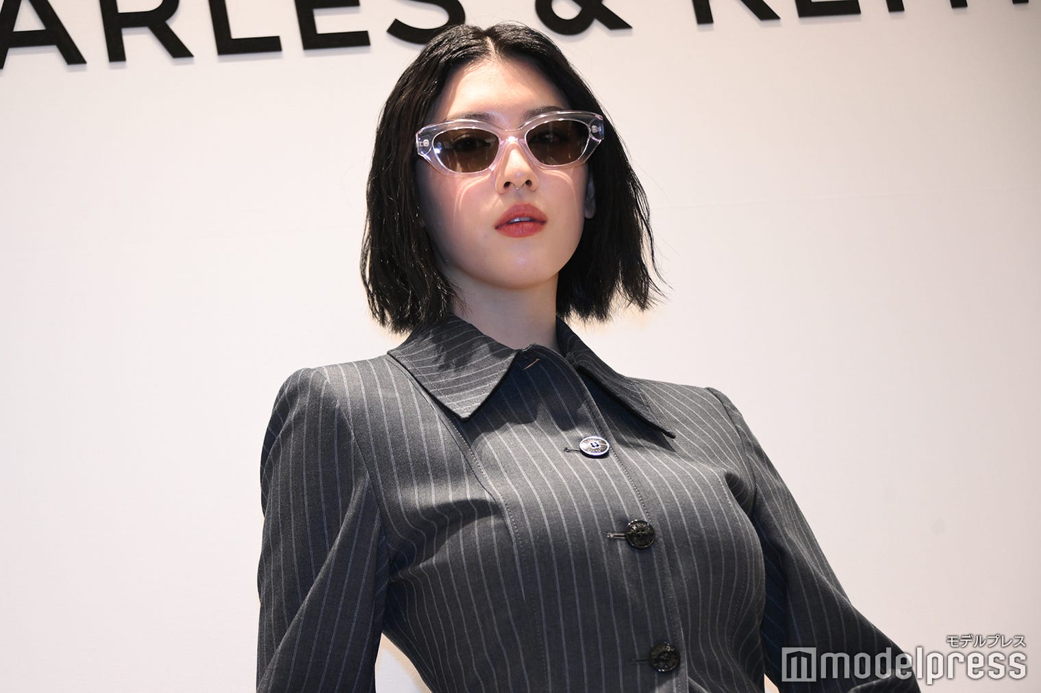 画像1 5 三吉彩花、鼻ピアス&サングラスでハードな雰囲気 挑戦したいこと明かす <charles And Keith 渋谷店open