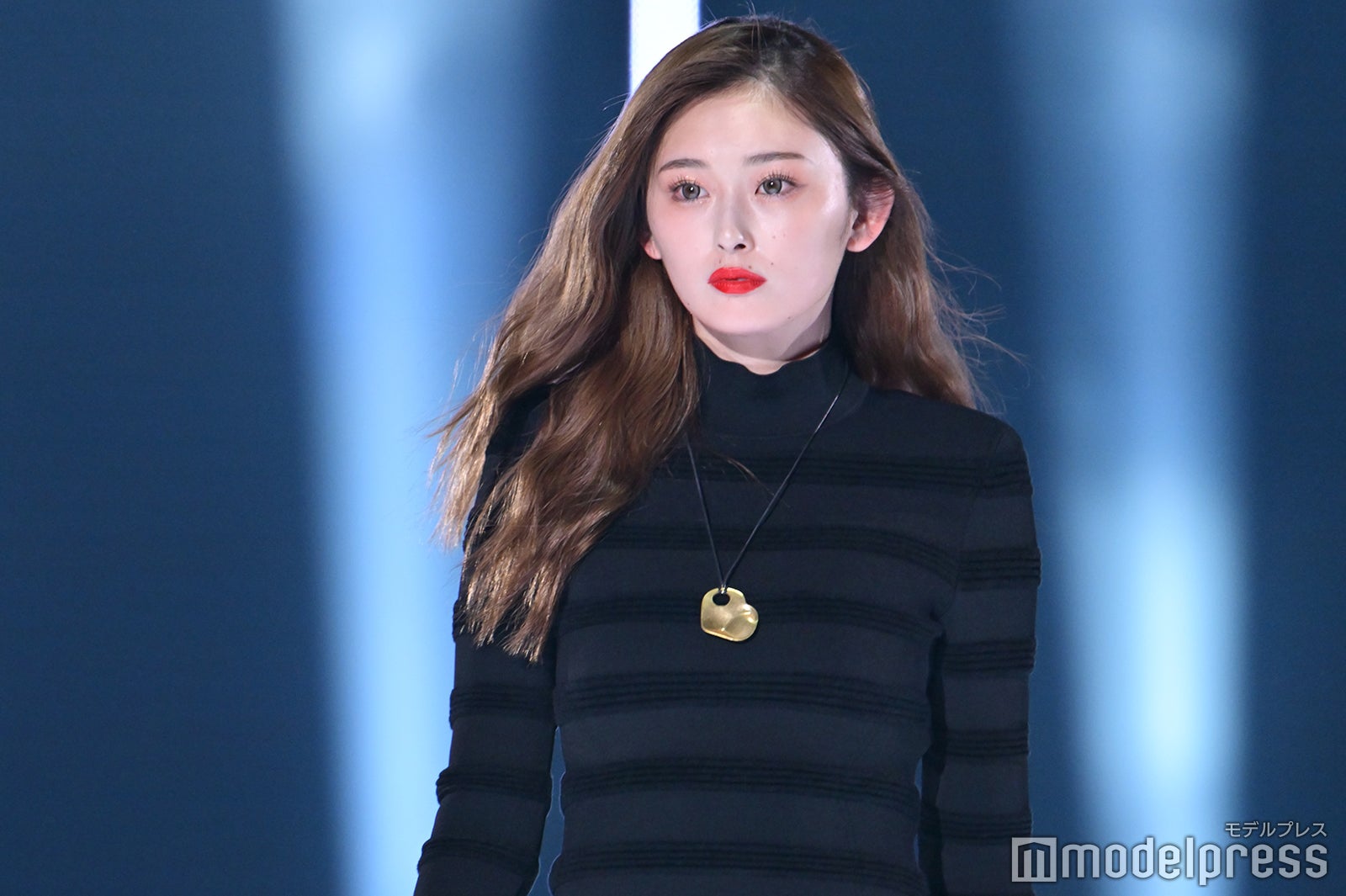 ゆうちゃみ、ボーダーワンピで美ボディライン際立つ【TGC2025A/W】 - モデルプレス