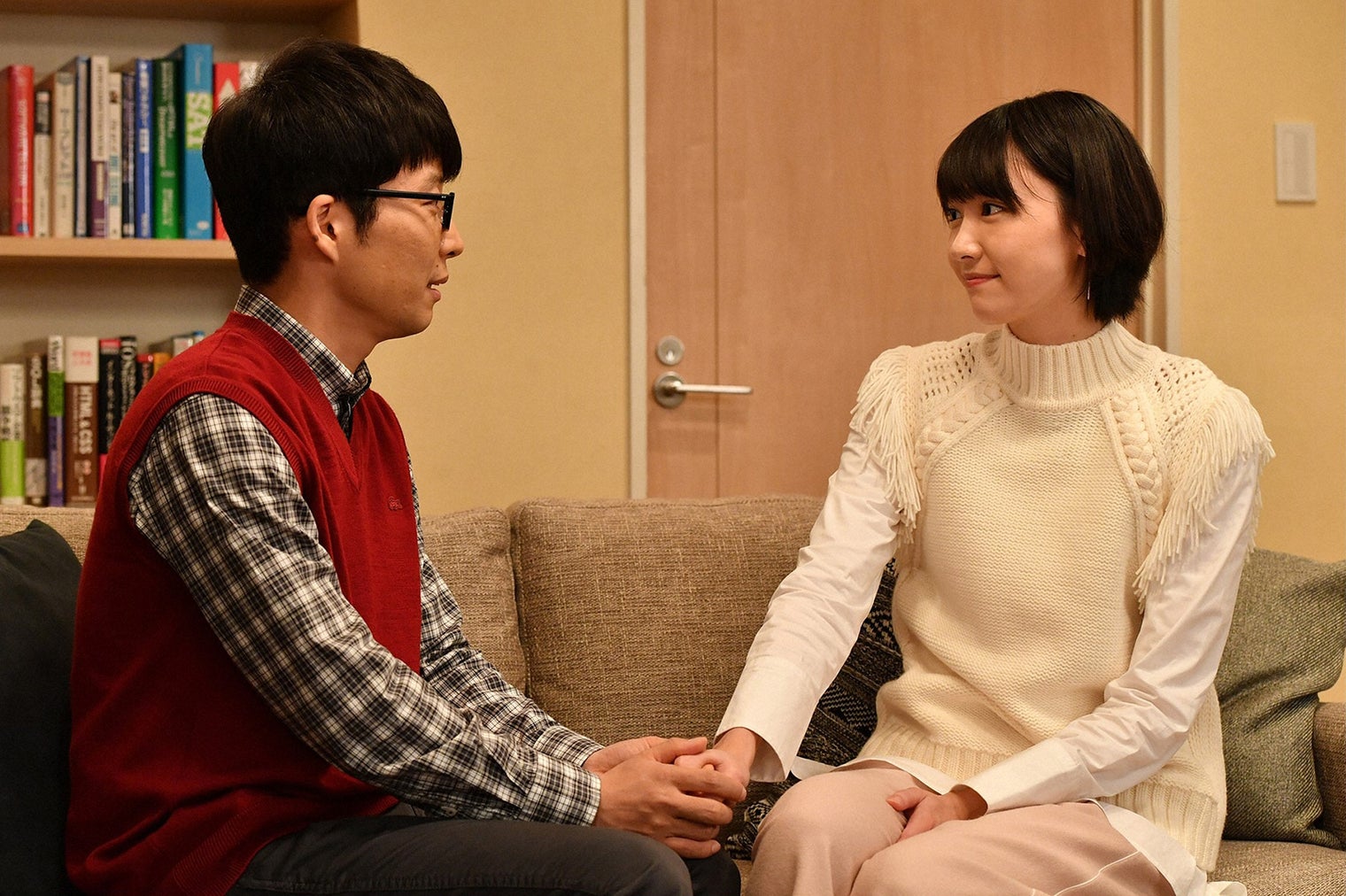 画像417 みくり（新垣結衣）との甘い生活に プロの独身”津崎（星野源）が緊張 「逃げるは恥だが役に立つ」＜第10話あらすじ＞ モデルプレス