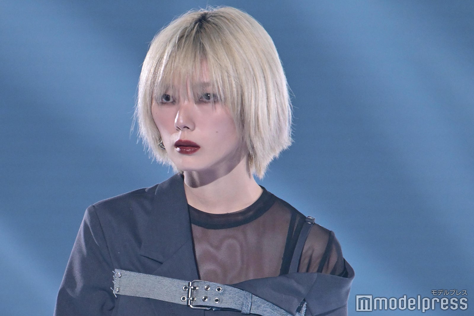 櫻坂46藤吉夏鈴、アシンメトリージャケットで美肩チラ見せ【TGC2025A/W】 - モデルプレス