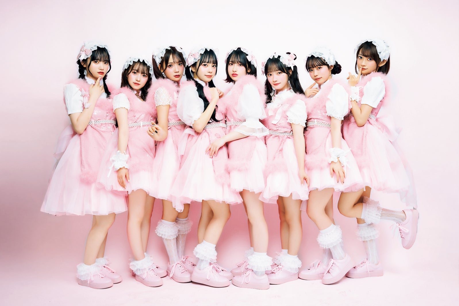 (画像6/7) ME:I「LARME」初登場で表紙 ⾚×ピンク⾐装でクリスマスムード溢れる - モデルプレス