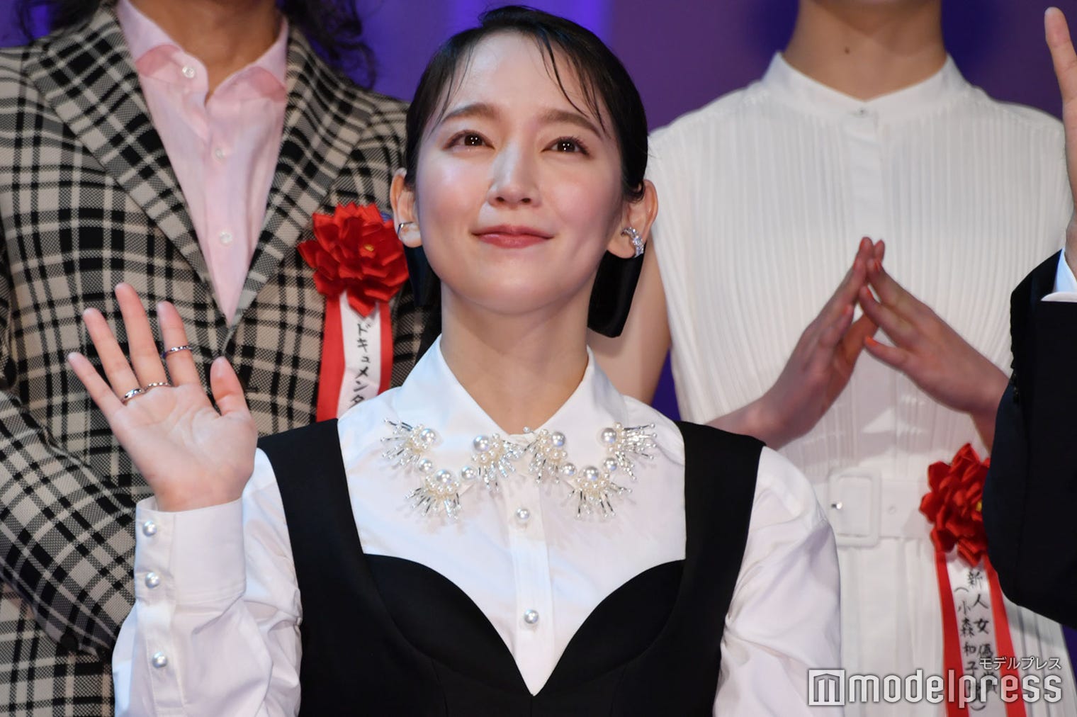 画像32 50 板谷由夏、美背中大胆披露 主演女優賞でサプライズに涙目<第32回日本映画批評家大賞> モデルプレス